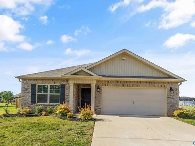 153 Meadow Ridge Dr, Hazel Green, AL 35750