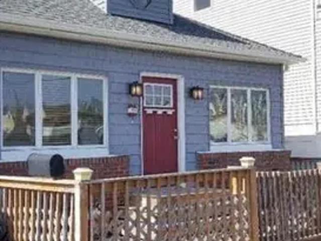 153 New York Ave, 2 beds, 1 full bath