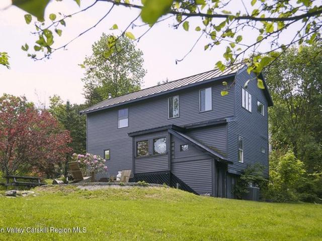 153 Near Rd, Red Hook, NY 12571