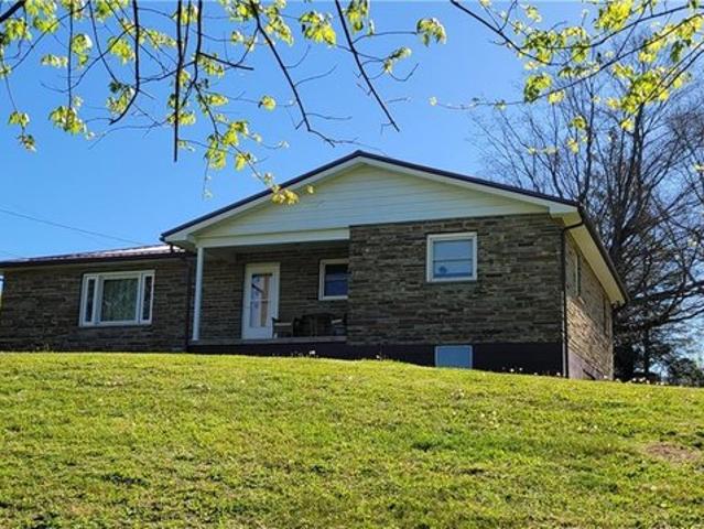 153 Spring Rd, Hollsopple, PA 15935