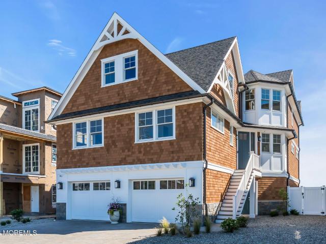 153 Pershing Boulevard