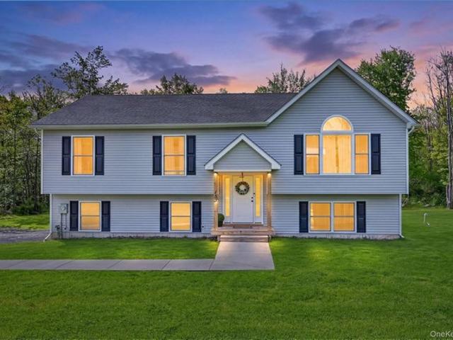 153 Ridge Dr, Middletown, NY 10940