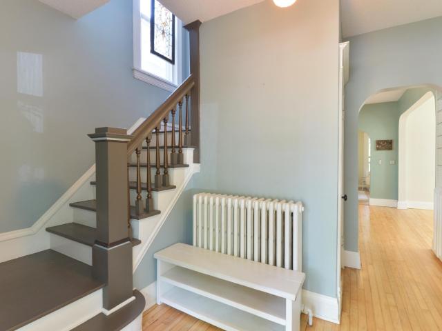 153 Winifred Street W