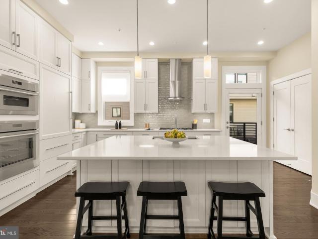 153 Winsome Cir, Bethesda, MD
