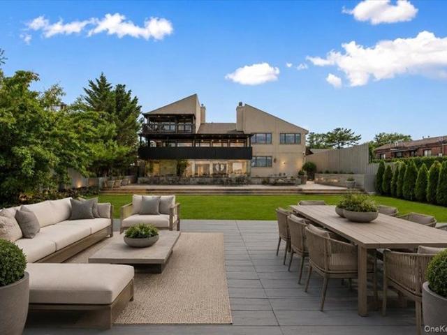 15443 Riverside Dr, Whitestone, NY 11357