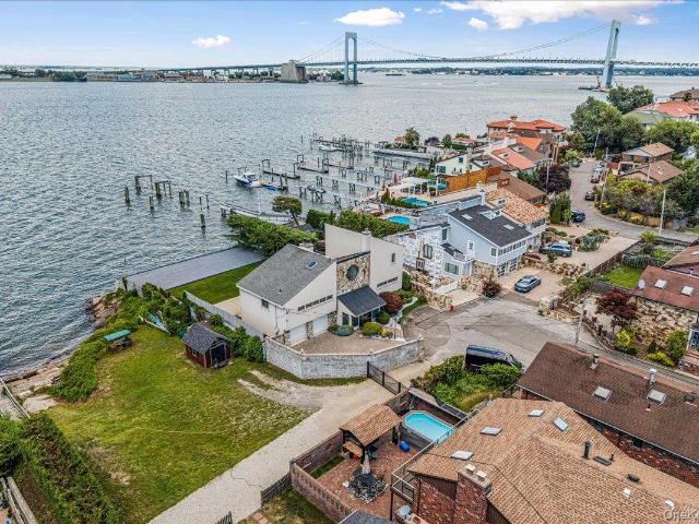 15443 Riverside Drive