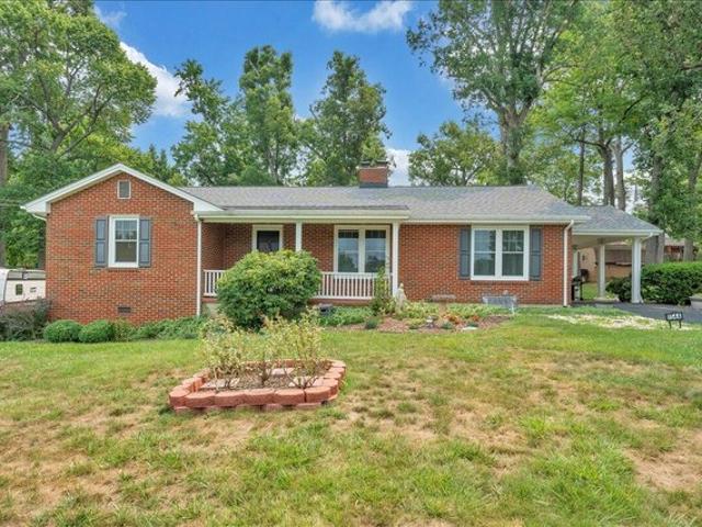 1544 Newton Cir, Bedford, VA 24523