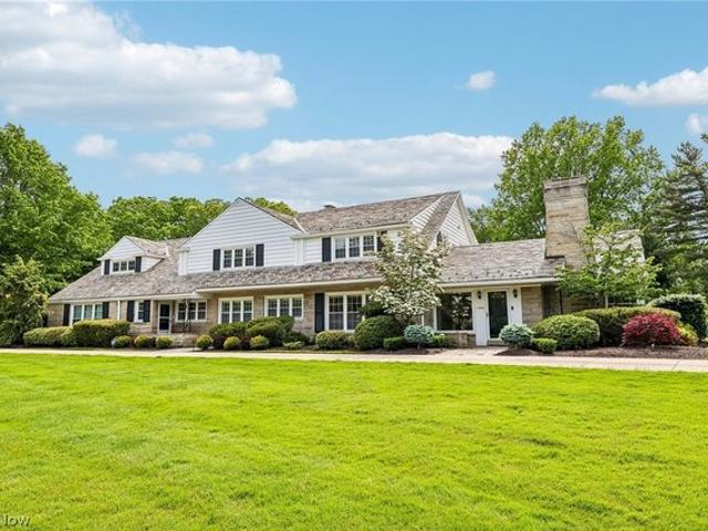 1544 Clubside Rd, Lyndhurst, OH 44124