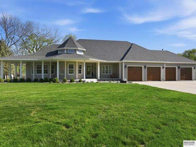 1544 Kameo Dr, Fort Calhoun, NE 68122