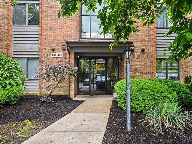 1544 W Galbraith Rd Apt 402, Cincinnati, OH 45231