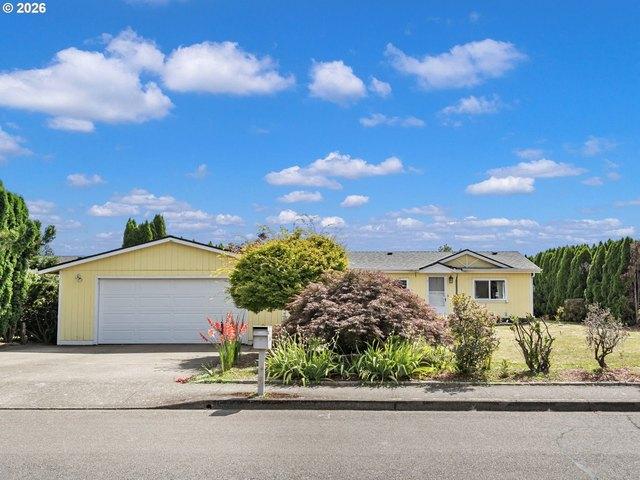 1544 Woodland Ave, Woodburn, OR 97071