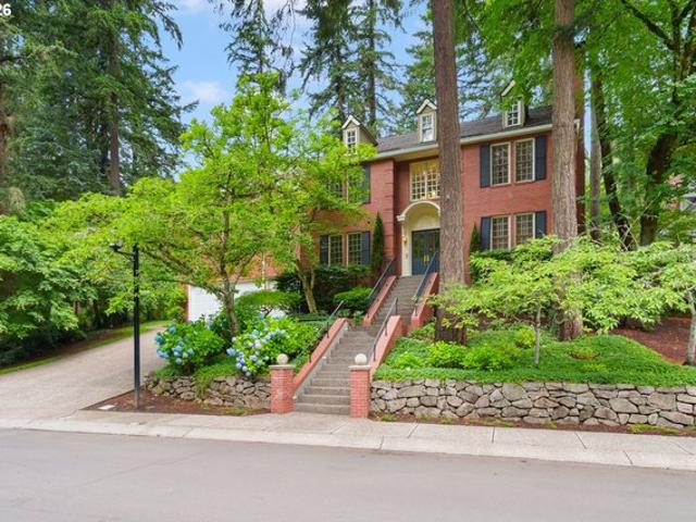 15451 Village Dr, Lake Oswego, OR 97034