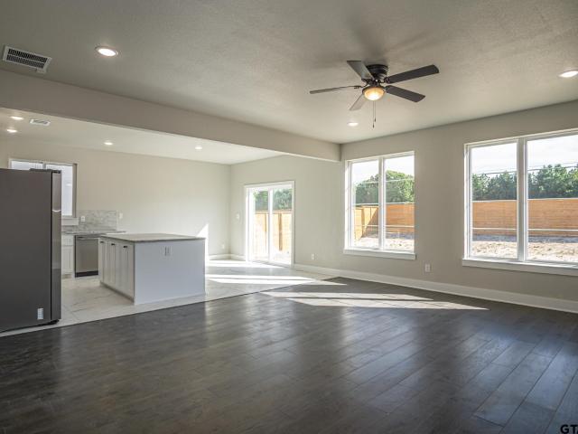 15455 Anna Ln, Lindale, TX 75771 | MLS #26002 | Compass