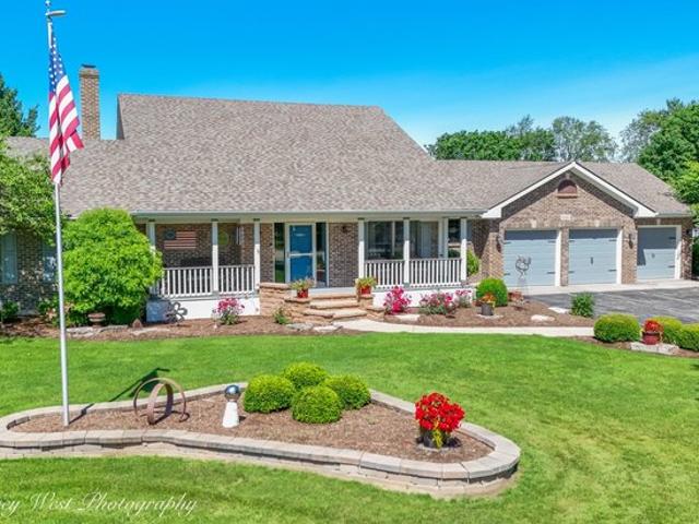 1545 Sunflower Dr, Sycamore, IL 60178