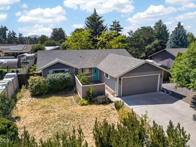 1545 SW 17th St, Redmond, OR 97756