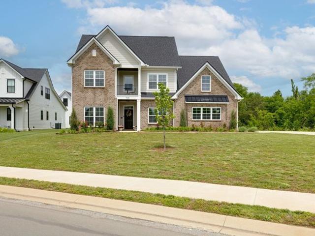 1545 Shalom St, Murfreesboro, TN 37128