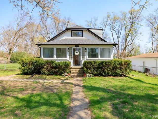 1545 Tanfield St, West Bloomfield Township, MI 48324