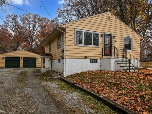 1545 Woods Rd, Akron, OH 44306