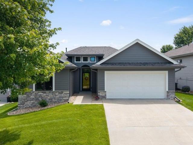 15463 Ogden Cir, Omaha, NE 68116