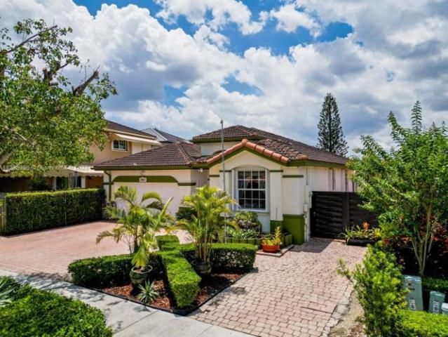 15462 39th St SW, Miami, FL 33185