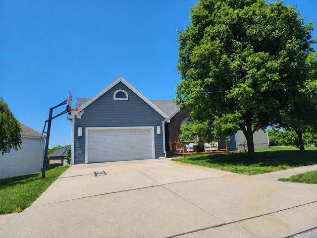 15464 S Greenwood St, Olathe, KS 66062
