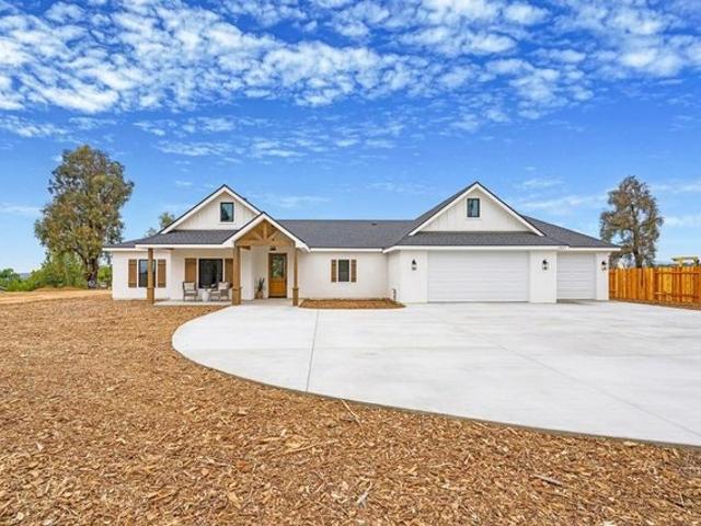 1547 Dickey St, Fallbrook, CA 92028