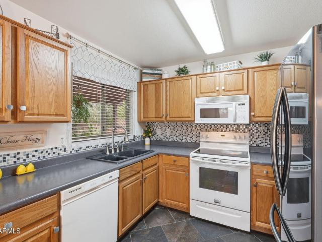 1547 E 12TH Street
