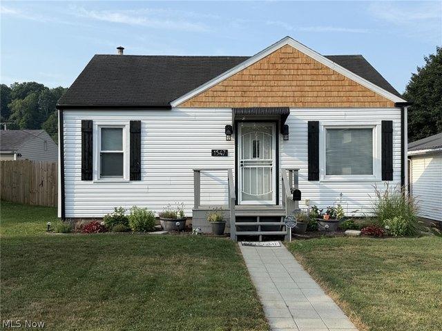 1547 Hay Ave, Coshocton, OH 43812