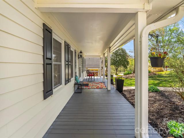 1548 Castell Lane