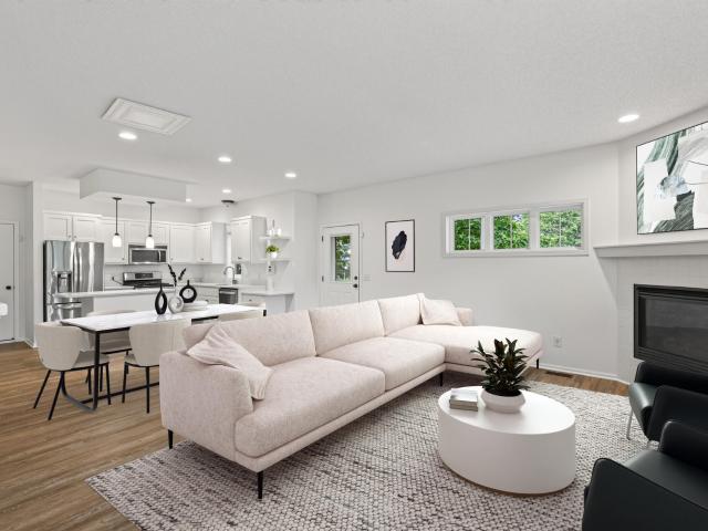 1548 Legacy Parkway E