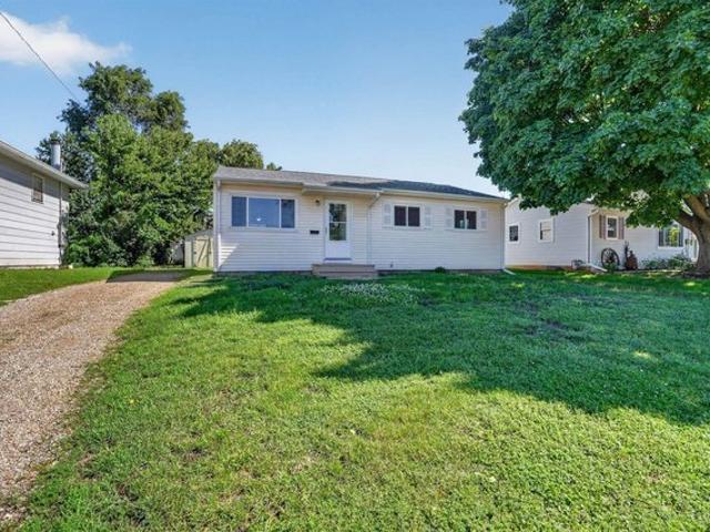 1548 Wakonda Dr, Waterloo, IA 50703