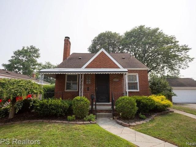 15490 Couzens Ave, Eastpointe, MI 48021