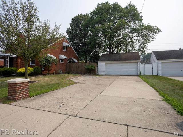 15490 Couzens Avenue