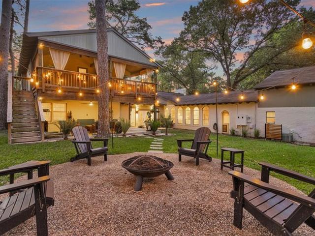 15498 Carmel Dr, Willis, TX 77318