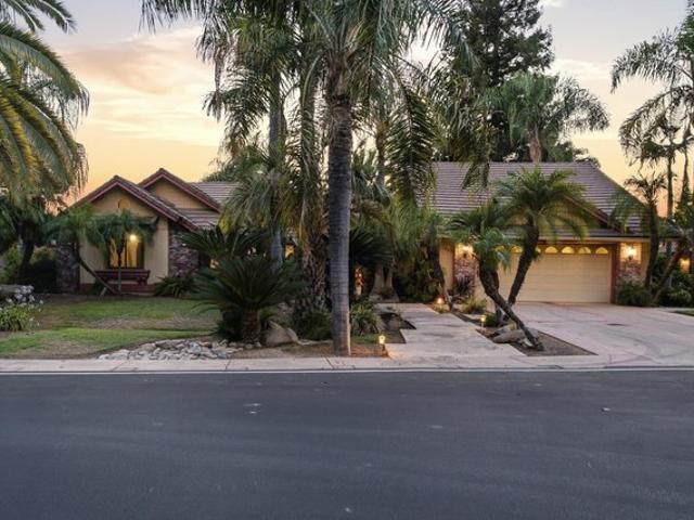 1549 N Tamarack St, Visalia, CA 93291