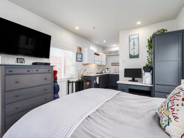 1549 N Vulcan # 7