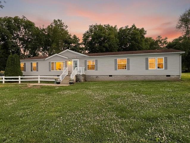 1549 E Webster St, Morganfield, KY 42437