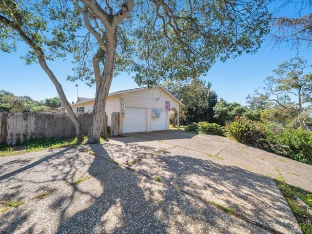 15400 Oak Hills Dr, Salinas, CA 93907