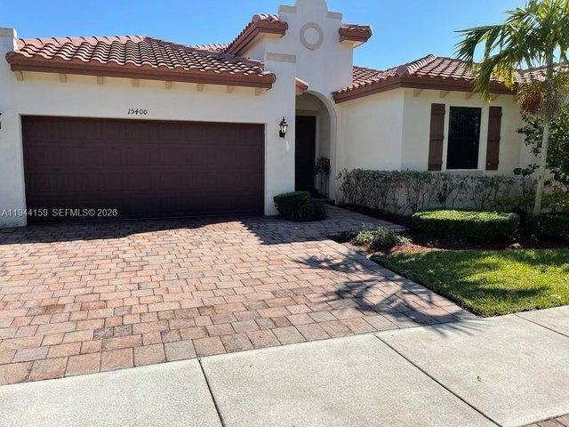 15400 SW 176th Ln, Miami, FL 33187