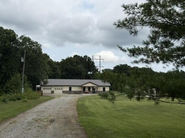 15402 State Highway B, Higbee, MO 65257