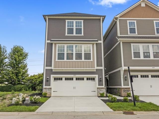 15407 Mystic Rock Dr, Carmel, IN 46033