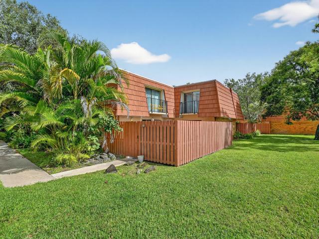 1540 Masters Cir, Unit 180, Delray Beach, FL 33445 | MLS #B26023