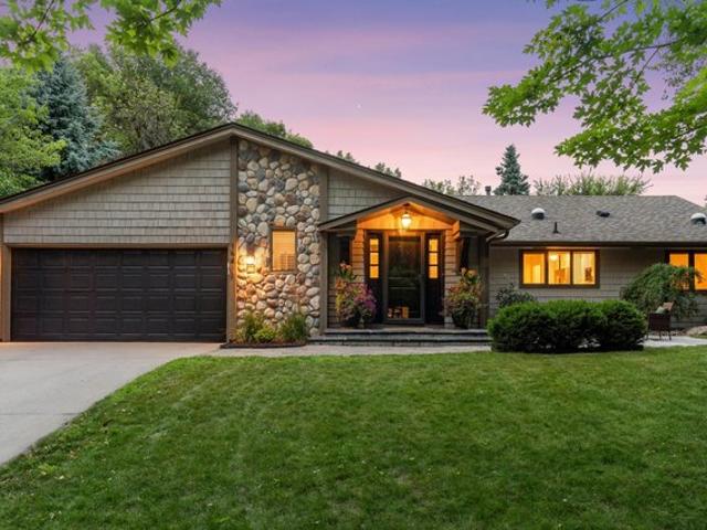 15411 Village Woods Dr, Eden Prairie, MN 55347