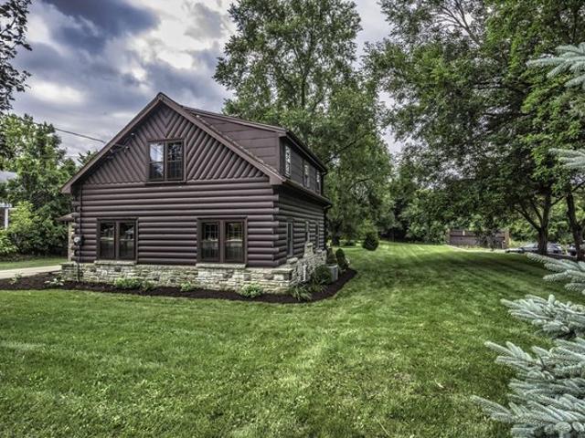 1541 E Racine Ave, Waukesha, WI 53186