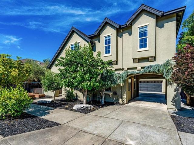 1541 Jainine St, Santa Rosa, CA 95403