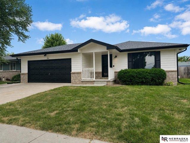 1541 SW Lacey Ln, Lincoln, NE 68522