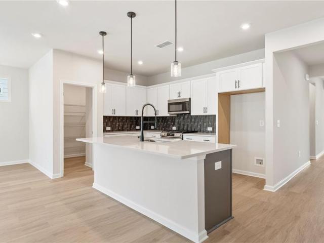 1541 Savory Way