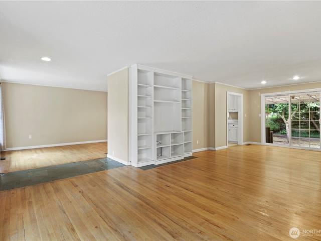 1541 th Avenue NE