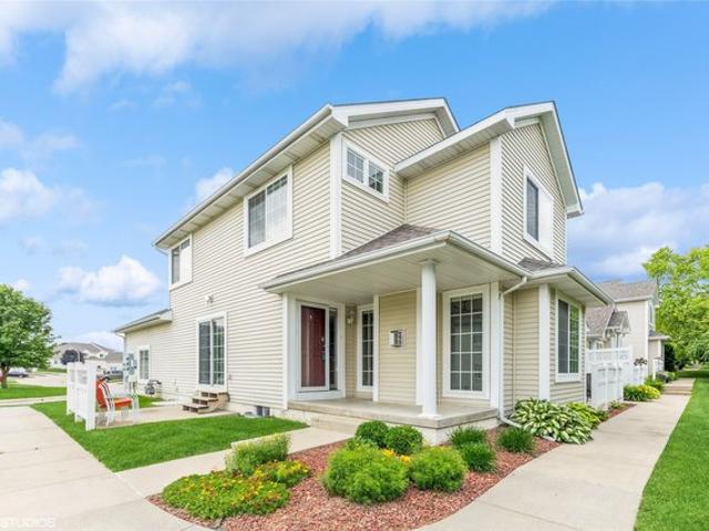 15421 Westbrook Dr, Urbandale, IA 50323