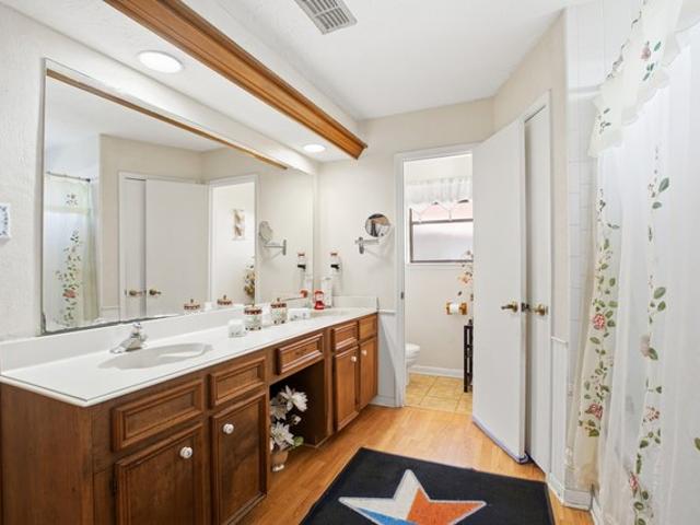 15427 Rio Plaza Dr, Houston, TX 77083